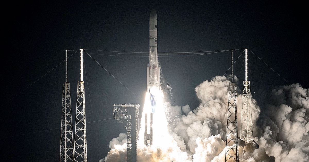 First launch of ULA Vulcan rocket sends Astrobotic lander to moon | collectSPACE