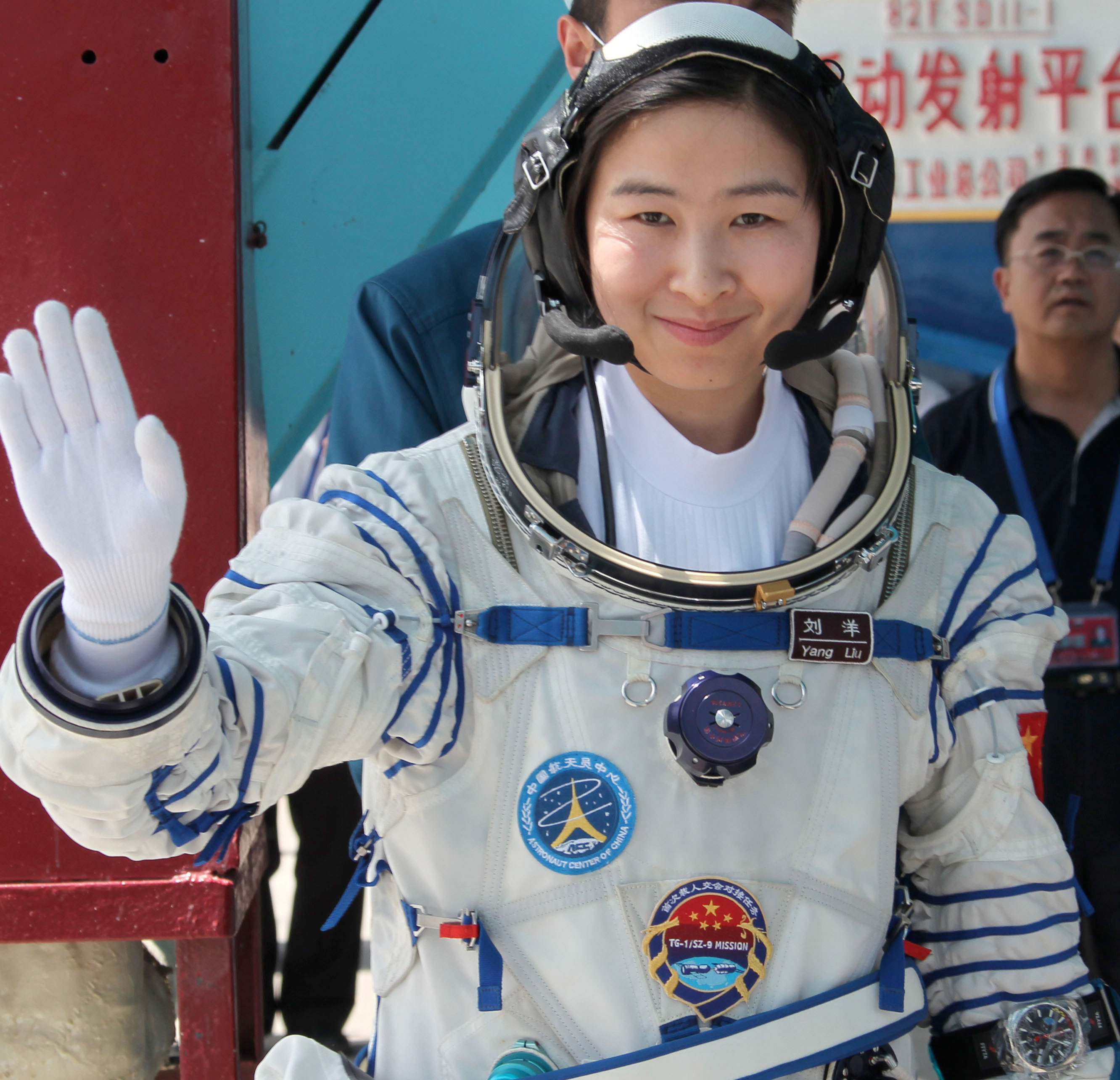 China's Shenzhou IX mission patch - collectSPACE: Messages
