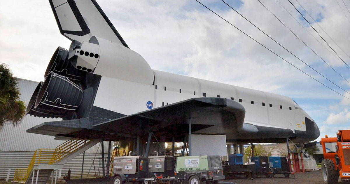 Shuttle for tomorrow: Mock NASA orbiter 'Inspiration' moving for river ...