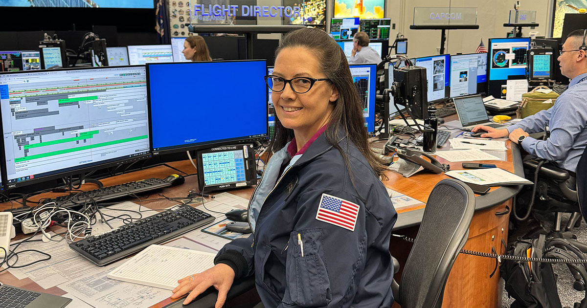 Mission Control 'members only': NASA flight directors don new jacket ...