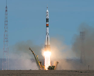 Astronaut and cosmonaut launch to space station on Russia's Soyuz MS-04 ...