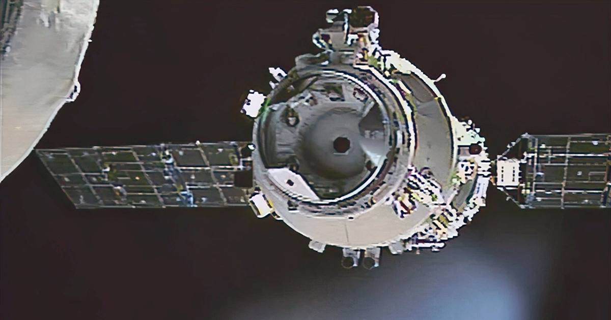 China achieves first manual space docking | collectSPACE