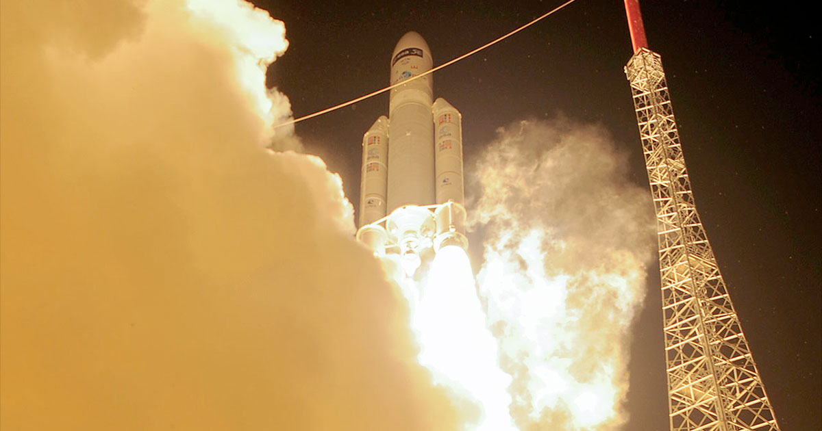 Europe's fifth and final ATV freighter flying to space station ...