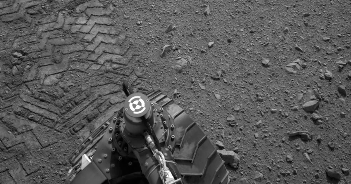 NASA's Mars rover Curiosity leaves coded tracks on first test drive ...