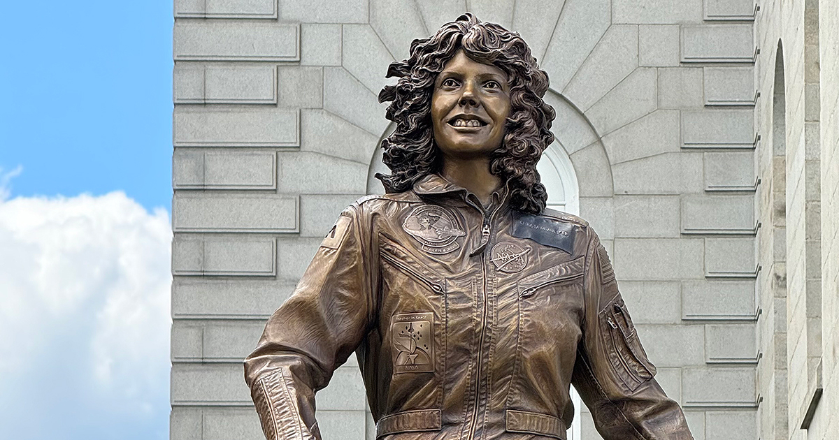 Statue of fallen 'Teacher-in-Space' Christa McAuliffe unveiled at NH ...