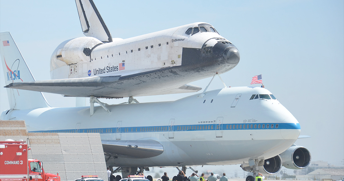 Space shuttle Endeavour lands in L.A. for display at California Science ...