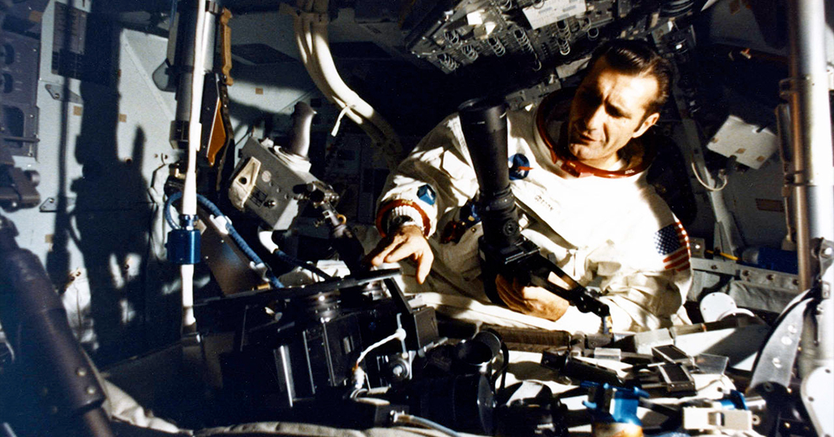 Dick Gordon, NASA astronaut who walked in space and flew to moon, dies ...