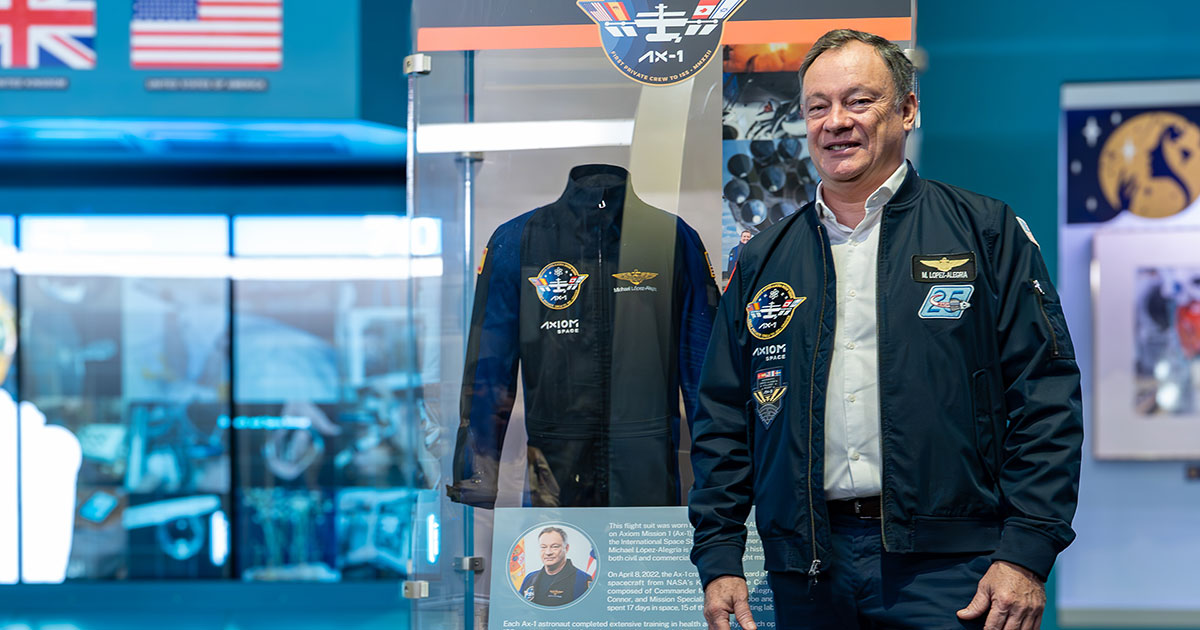 Flight suit worn on first all-private astronaut mission to ISS debuts ...