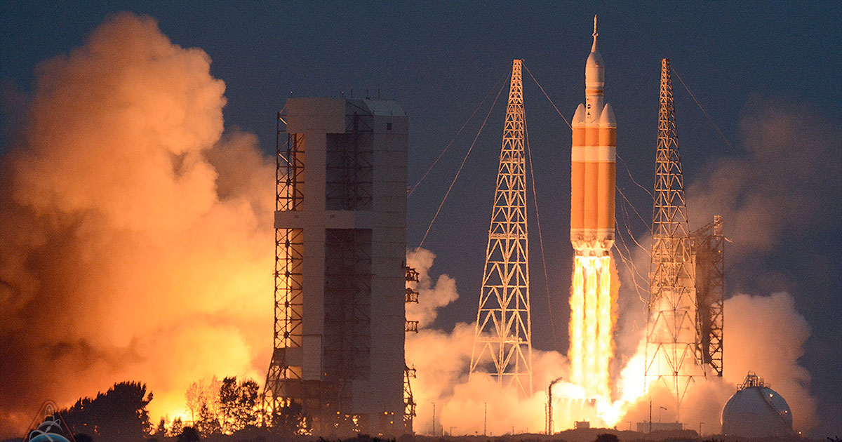 NASA's Orion spacecraft rides 'fountain of fire' on first test flight ...