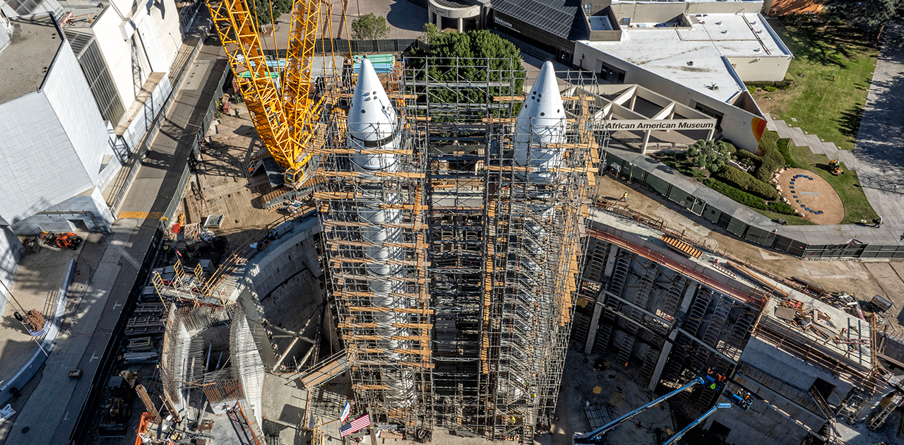Nose cones top off work to stand-up solid rocket boosters for Endeavour ...