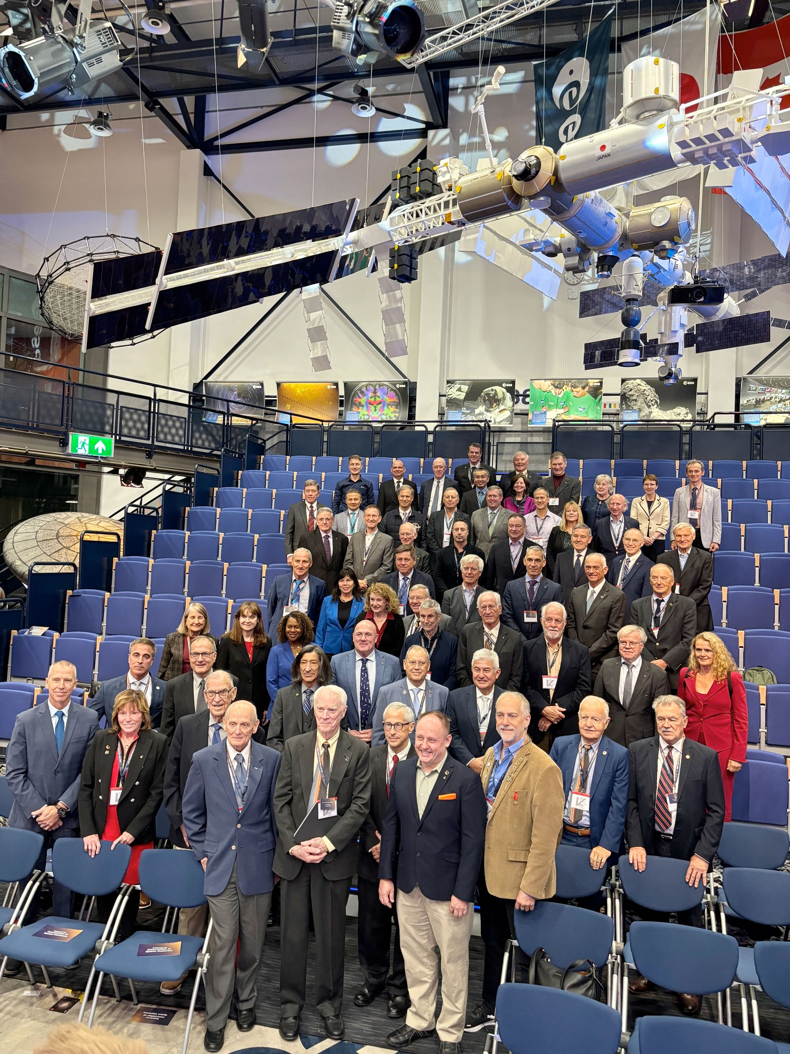9/29-10/6: XXXV Planetary Congress (Noordwijk) - collectSPACE: Messages