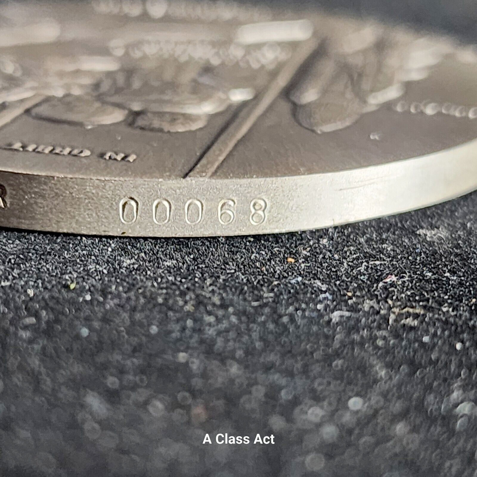 286108005889: STS-1 medal with two serials - collectSPACE: Messages