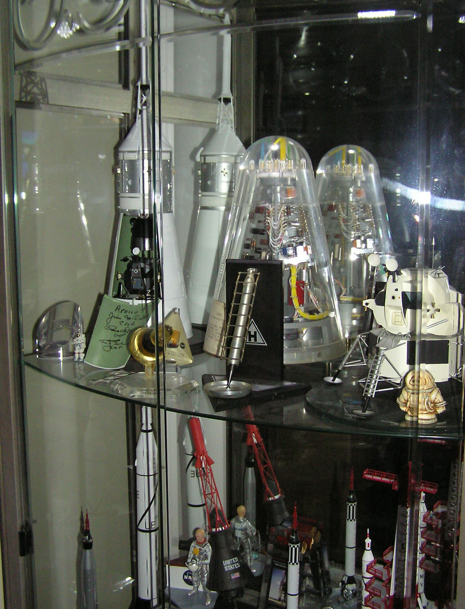 Heroux Limited miniature Lunar Module leg - collectSPACE: Messages