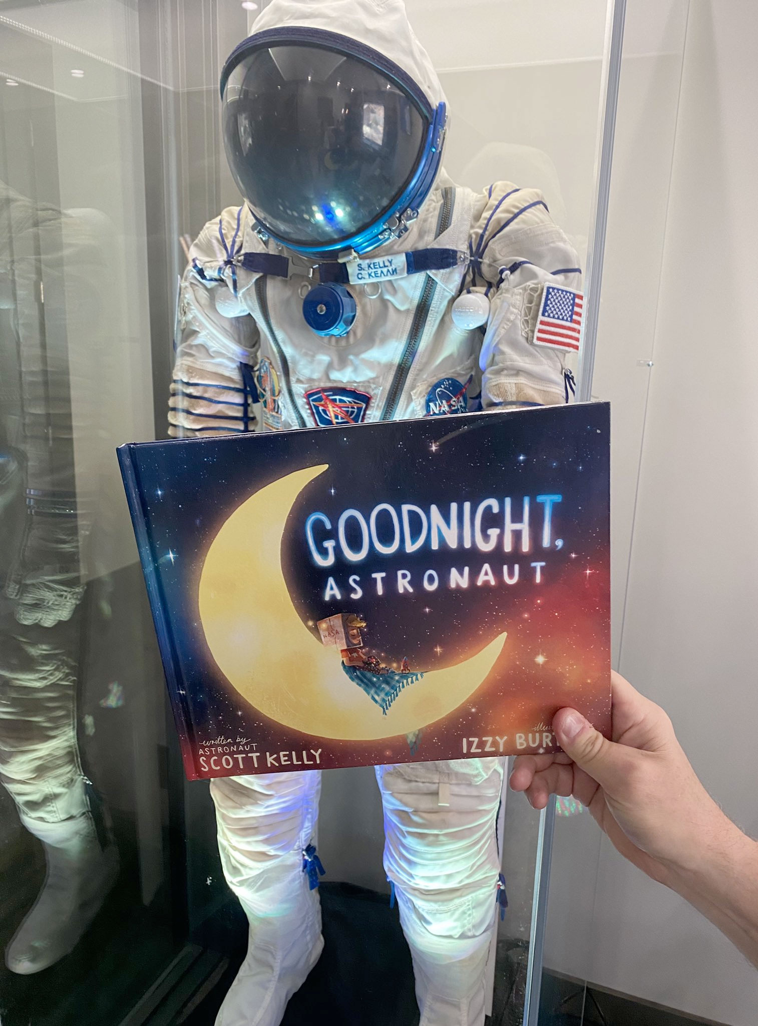 Goodnight, Astronaut (Scott Kelly, Izzy Burton) - collectSPACE: Messages