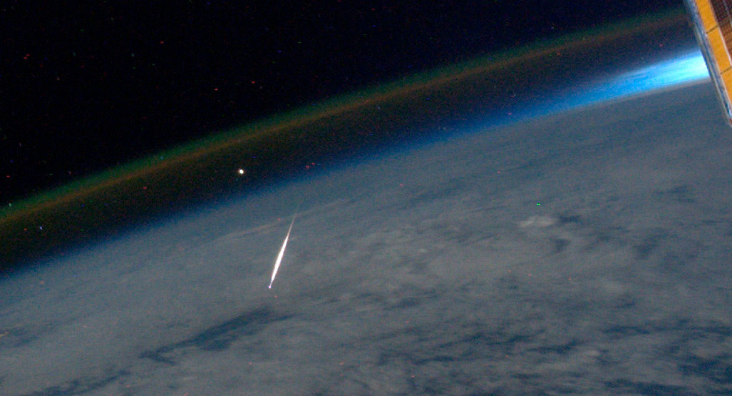 What a "shooting star" looks like from space - collectSPACE: Messages