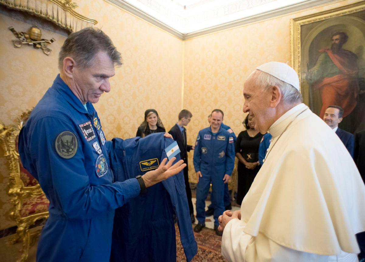 Pope Francis' astronaut flightsuit (with cape) - collectSPACE: Messages