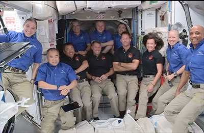 ISS 64/65: 10/11 person crew group photos - collectSPACE: Messages