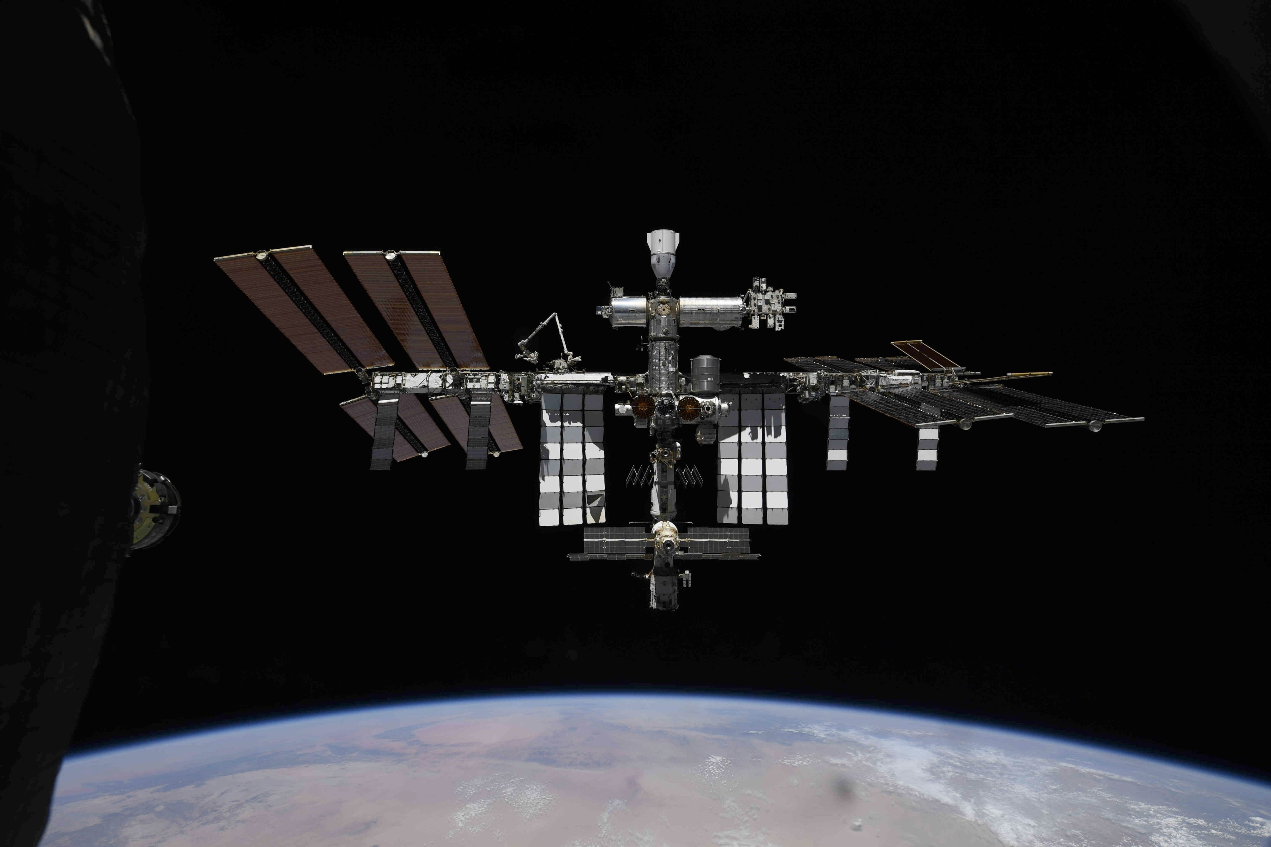 ISS 65: Station flyaround photos (9.28.21) - collectSPACE: Messages