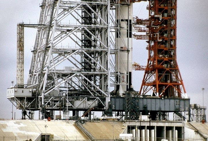 Apollo 16 rollback to VAB (January 1972) - collectSPACE: Messages