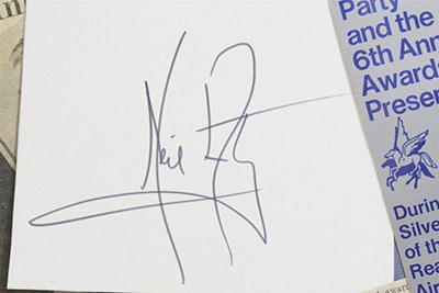 Neil Armstrong autograph from 1974, authentic? - collectSPACE: Messages