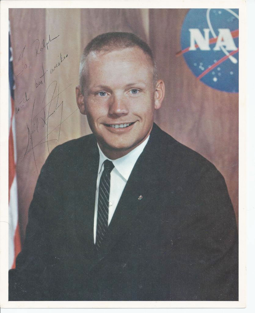 FT: Neil Armstrong inscribed portrait - collectSPACE: Messages