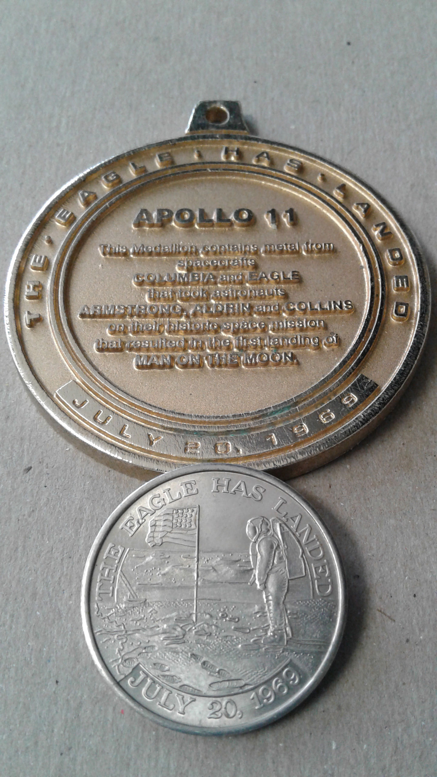 Moon Walk One medallion (pendant) - collectSPACE: Messages