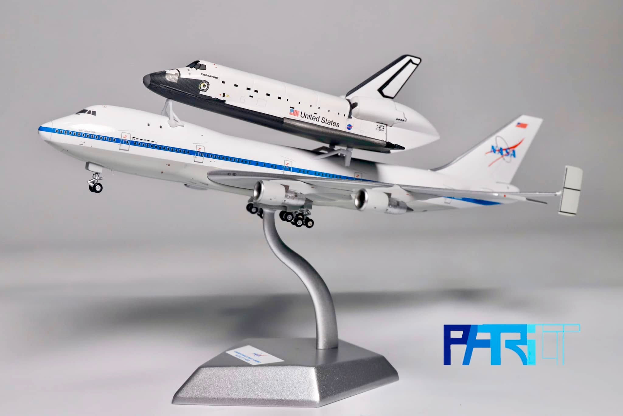 Patriot Model 1:400 N905NA with Endeavour - collectSPACE: Messages