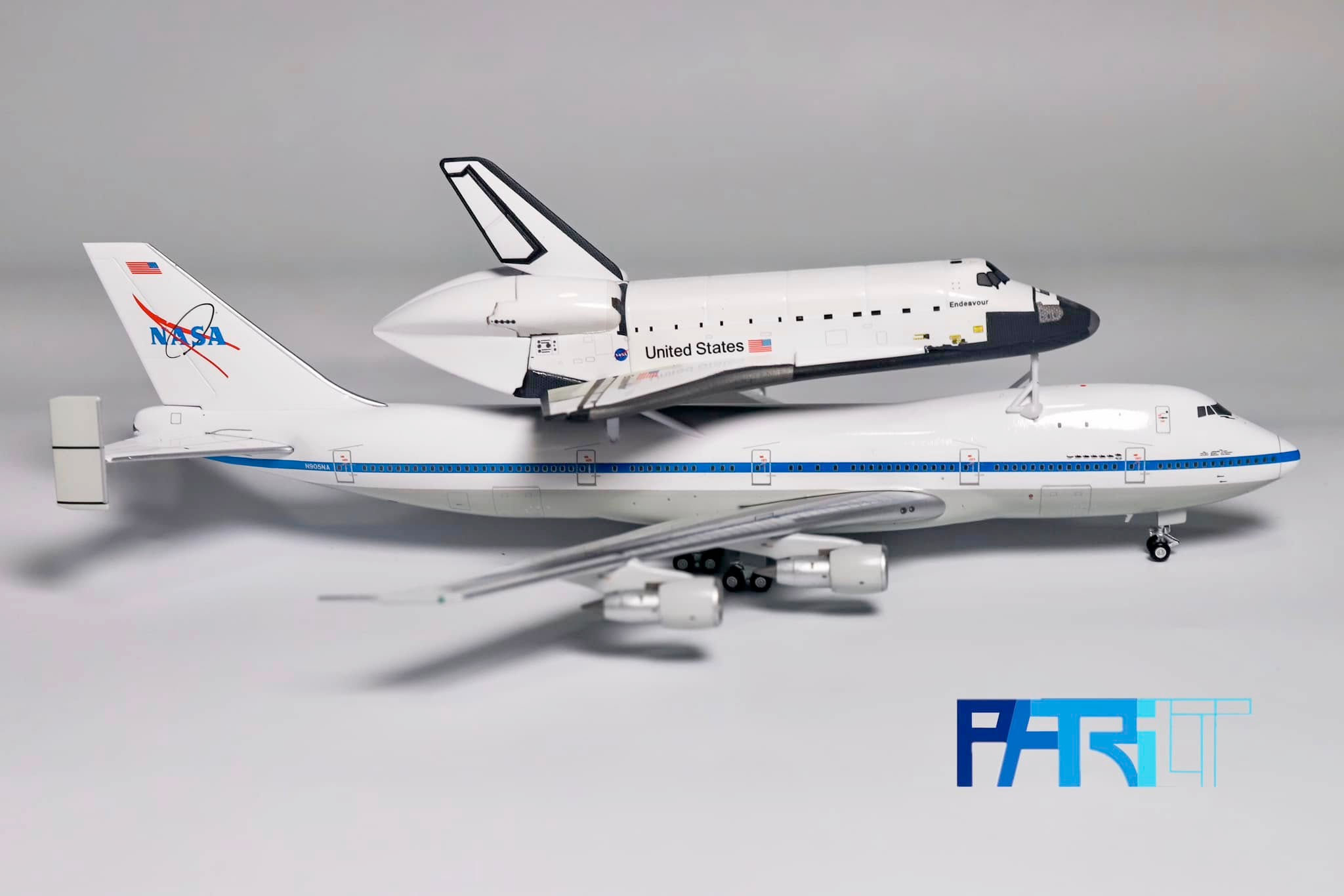 Patriot Model 1:400 N905NA with Endeavour - collectSPACE: Messages