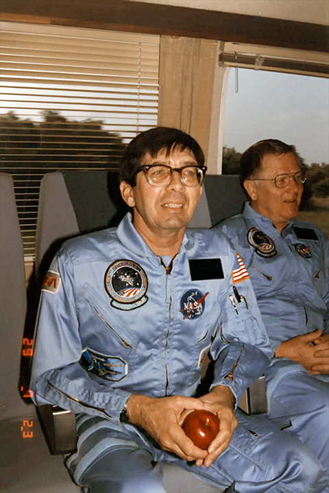 Photo of the week 939a (October 22, 2022) - collectSPACE: Messages