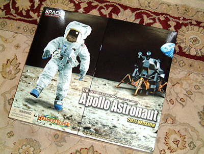 FS: Dragon 1/6th Neil Armstrong figure - collectSPACE: Messages