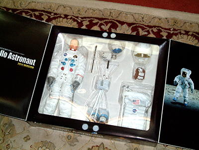FS: Dragon 1/6th Neil Armstrong figure - collectSPACE: Messages