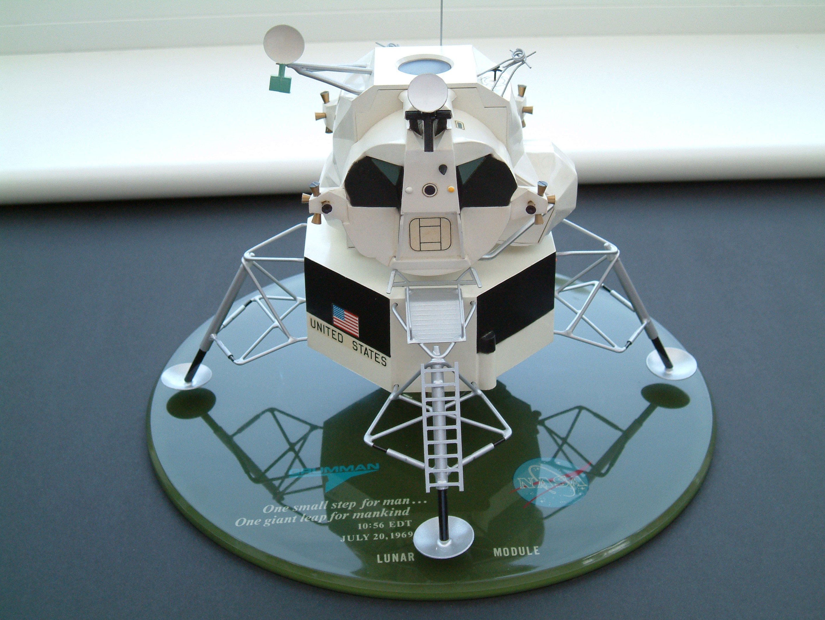 352835390408: Grumman Apollo LM model - collectSPACE: Messages