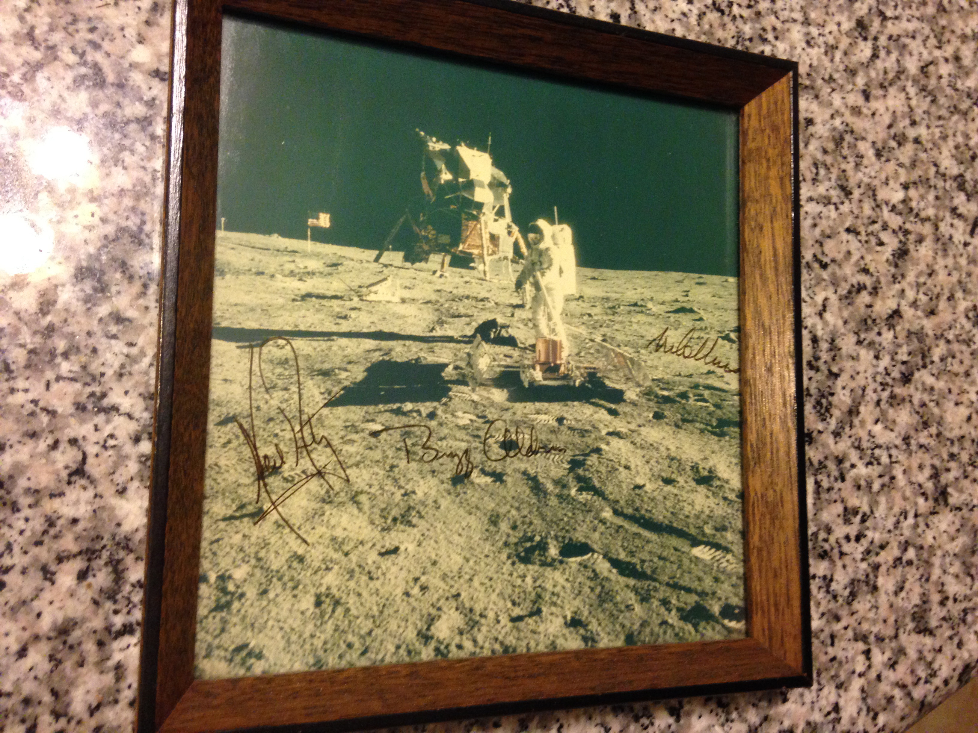 Value of signed Apollo 11 moonwalk photo - collectSPACE: Messages