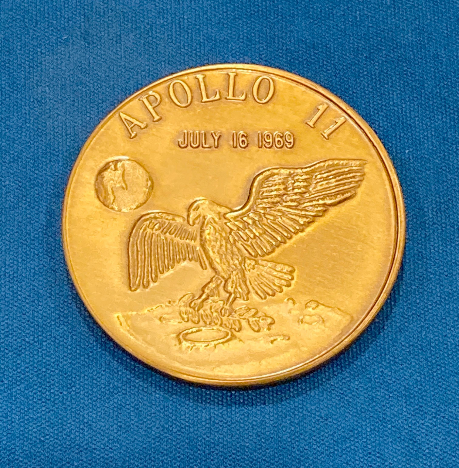 Identifying strange Apollo 11 medallion - collectSPACE: Messages