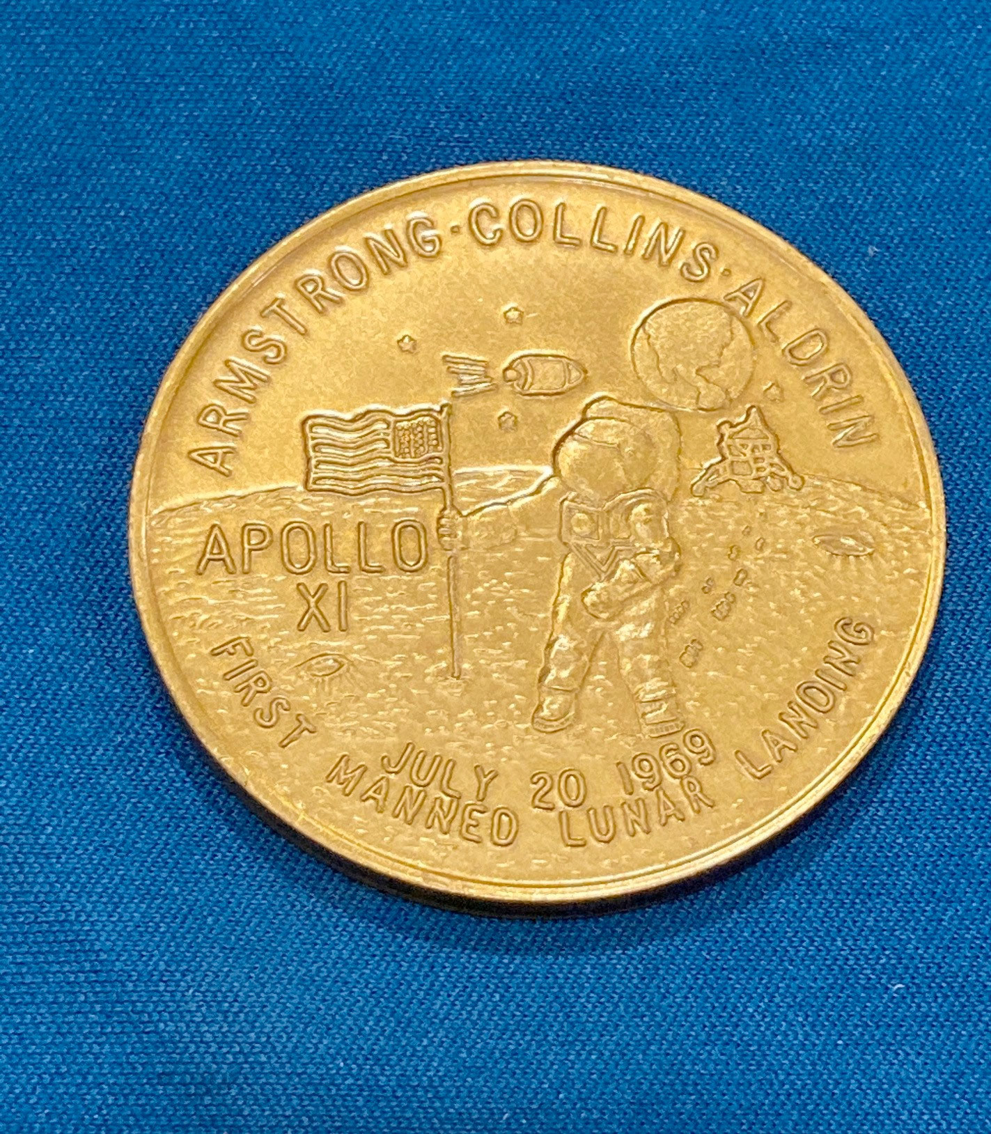 Identifying strange Apollo 11 medallion - collectSPACE: Messages