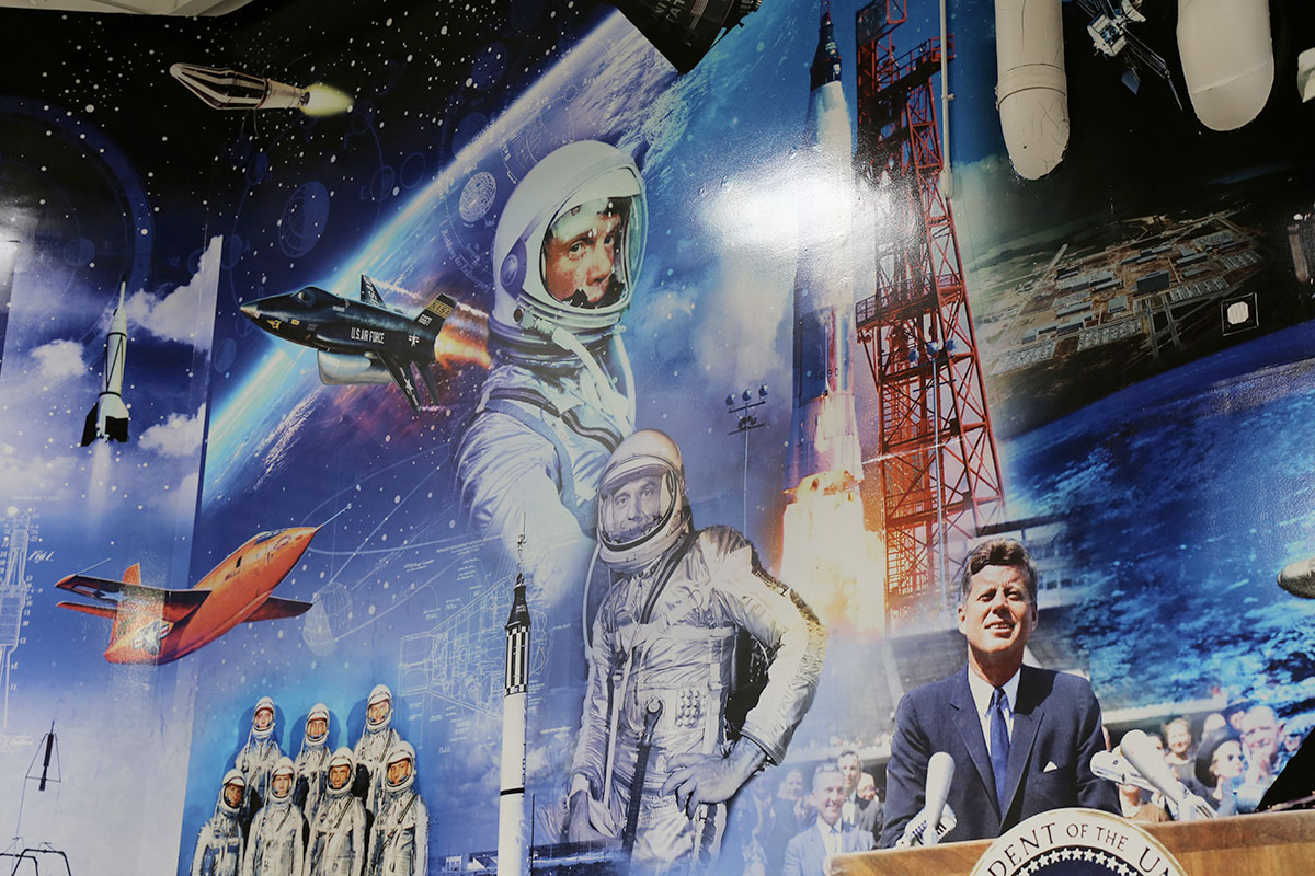 Nasa Space Center Houston Mural Guide To Visiting Space Center
