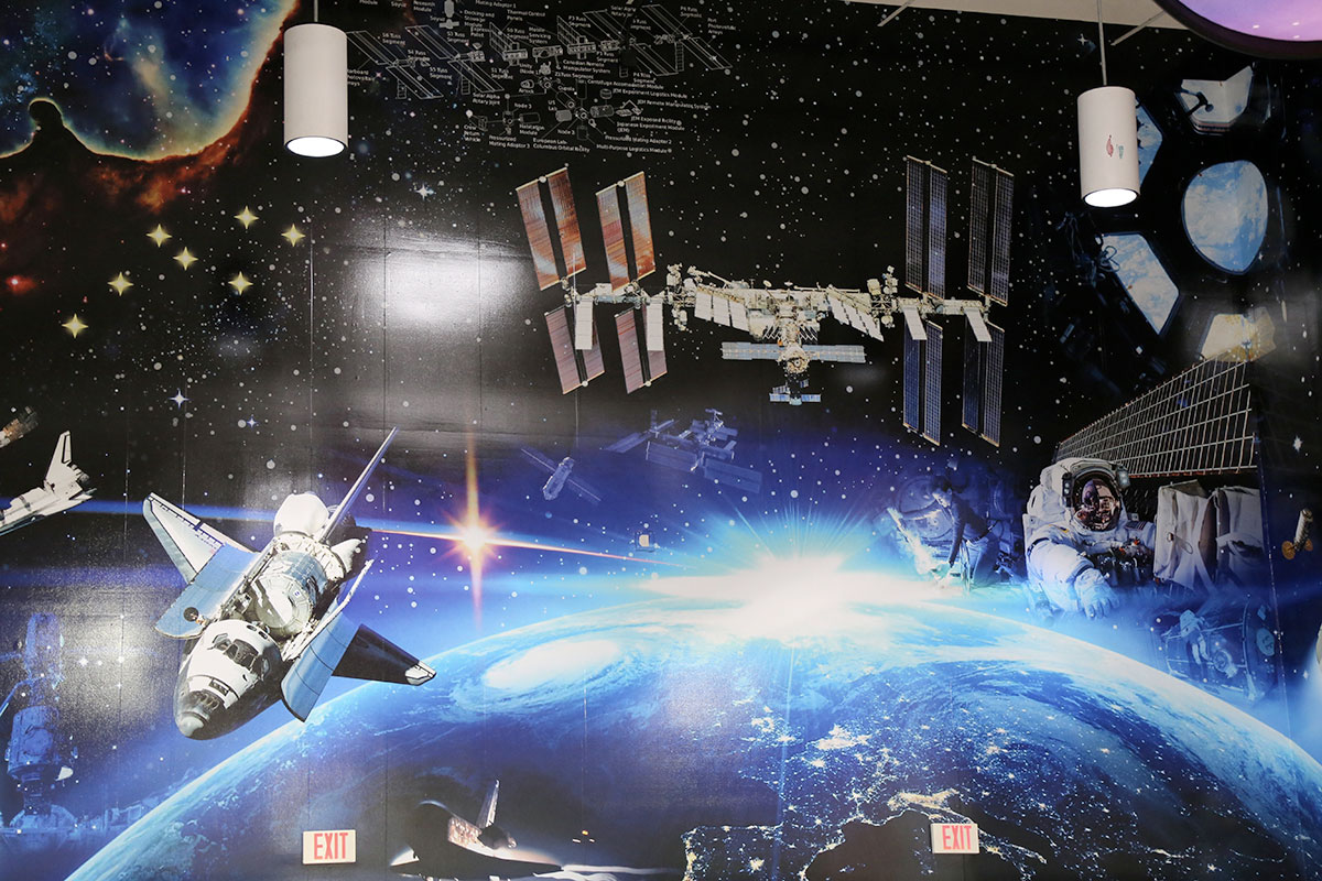 Nasa Space Center Houston Mural Guide To Visiting Space Center