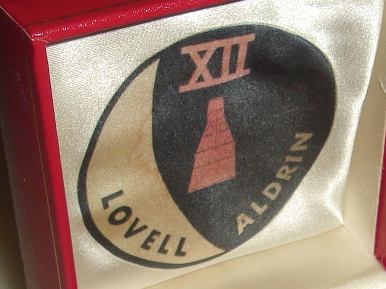 Origin of Gemini 12 silk mission patch - collectSPACE: Messages