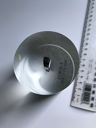 FS: Gemini V heat shield cylinder lucite - collectSPACE: Messages