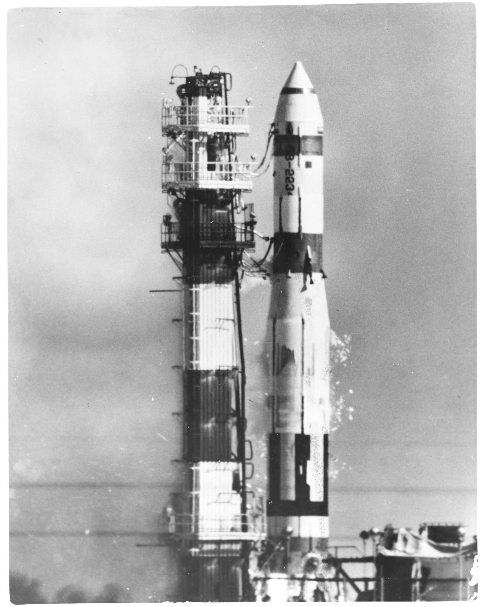 Help identifying the rocket in this photo - collectSPACE: Messages